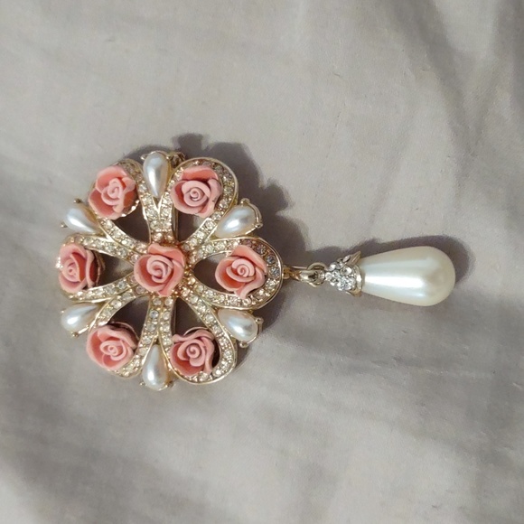 Avon | Jewelry | Vintage Avon Pink Roses Brooch | Poshmark